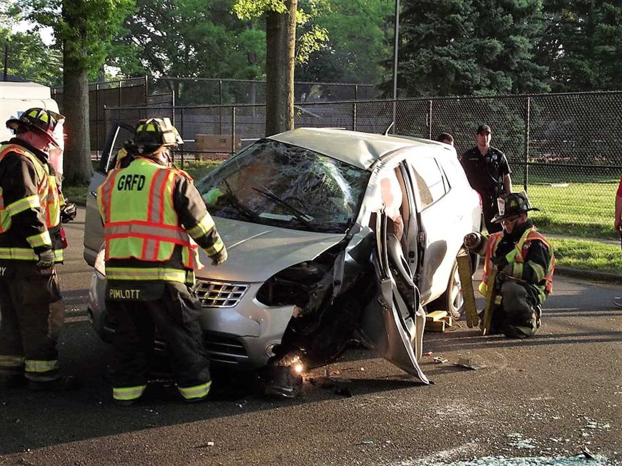 Driver Hospitalized After Suv Slams Into Glen Rock Tree Fair Lawn