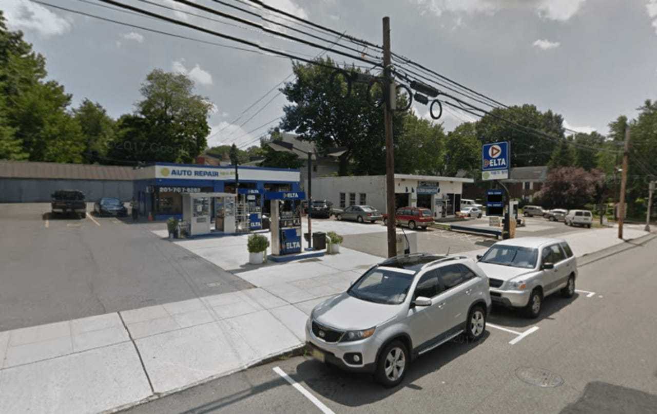 Leonia Police Seek Help Finding Gas Station Robber | Fort Lee Daily Voice
